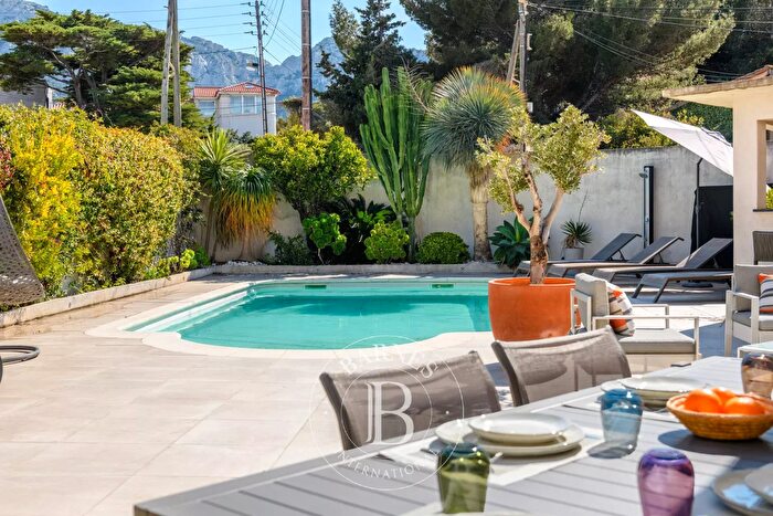 Maison à vendre - Marseille e , Montredon - 7 pièces - 5 chambres