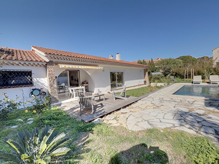 Maison à vendre - Six-Fours-les-Plages, Font de Fillol, Rayolet, Le Brusc - 4 pièces - 2 chambres