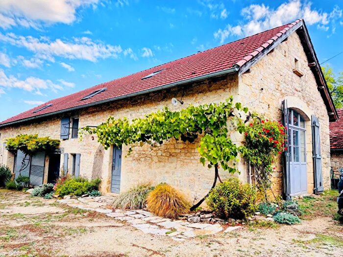 Saint-Sauveur-la-Vallée : Maison 8 pièces à vendre