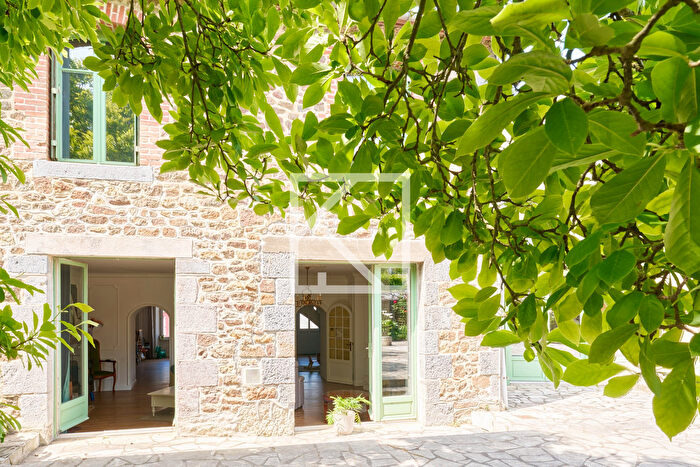 Maison à vendre - Hédé-Bazouges - 8 pièces - 4 chambres