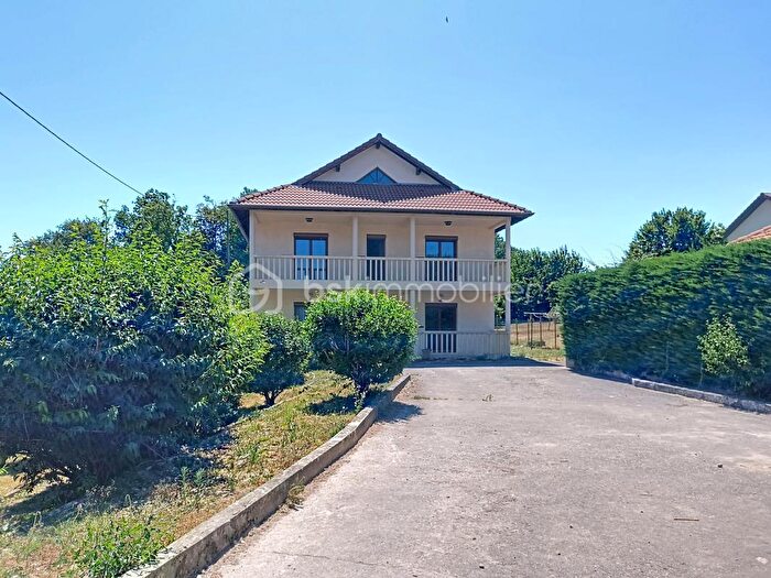 Maison 5 pièces à Charnècles, à vendre