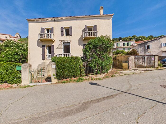 Maison 8 pièces à Alata, à vendre