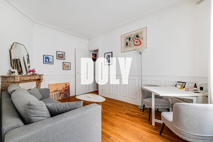Paris 18ème, Grandes Carrières, Clichy : Appartement 2 pièces à vendre