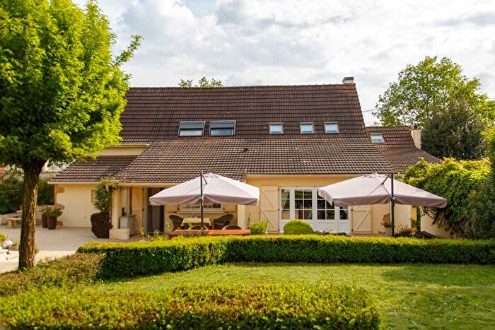 Maison à vendre - Lugny-lès-Charolles - 7 pièces - 4 chambres