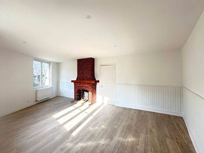 Maison à louer - Courville-sur-Eure - 4 pièces - 3 chambres