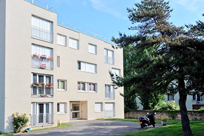 Appartement à louer - Berthelot-Avenue de Paris, Châtillon - 3 pièces - 2 chambres