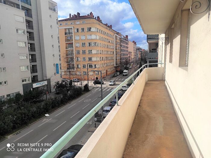 Appartement 2 pièces à Villeurbanne, Cusset, à louer
