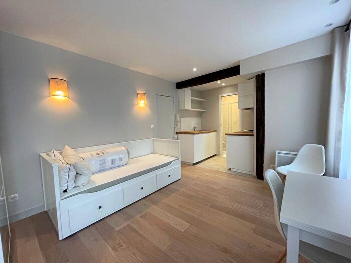 Appartement à louer - Elysées-Madeleine, Paris ème arrondissement - 1 pièce