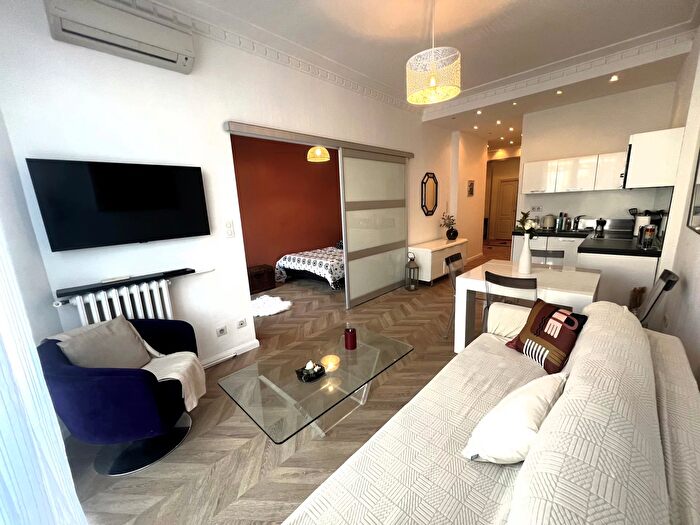 Appartement 2 pièces à Nice, Carré d'or, à louer