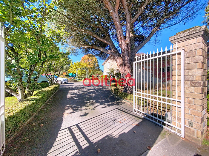 Maison à vendre - Chaptelat - 6 pièces - 4 chambres