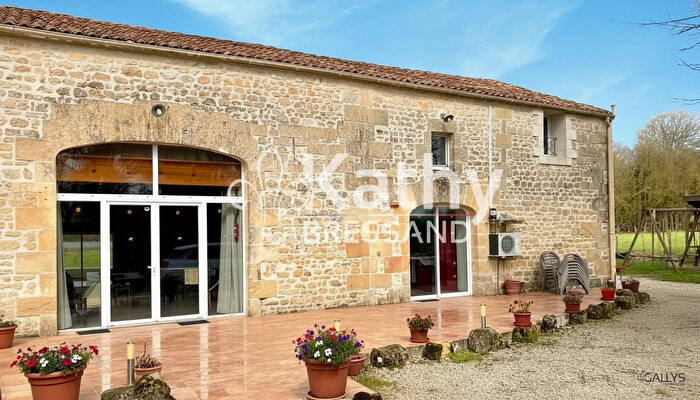 Saint-Quantin-de-Rançanne : Maison 18 pièces à vendre