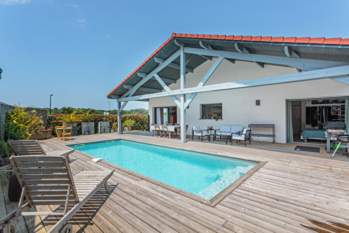 Maison à vendre - Bassussarry - 7 pièces - 5 chambres