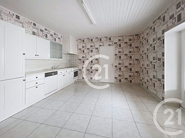 Maison à louer - Jarnac - 7 pièces - 4 chambres