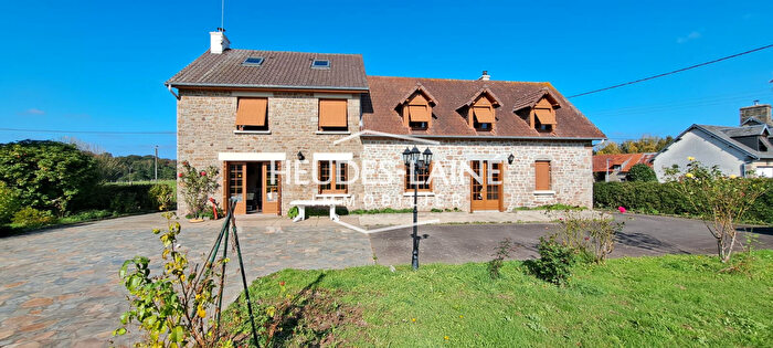 Maison à vendre - Isigny-le-Buat - 8 pièces - 6 chambres