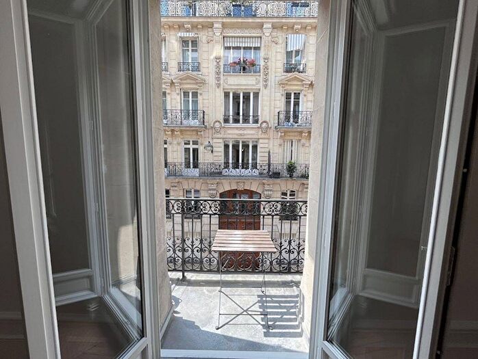 Appartement à louer - Porte Dauphine, Paris ème arrondissement - 3 pièces - 2 chambres