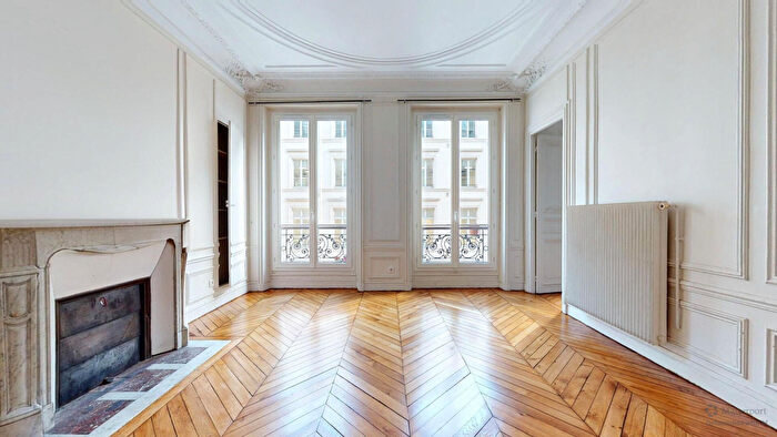 Paris 10ème, Saint-Vincent de Paul, Lariboisière : Appartement 4 pièces à vendre