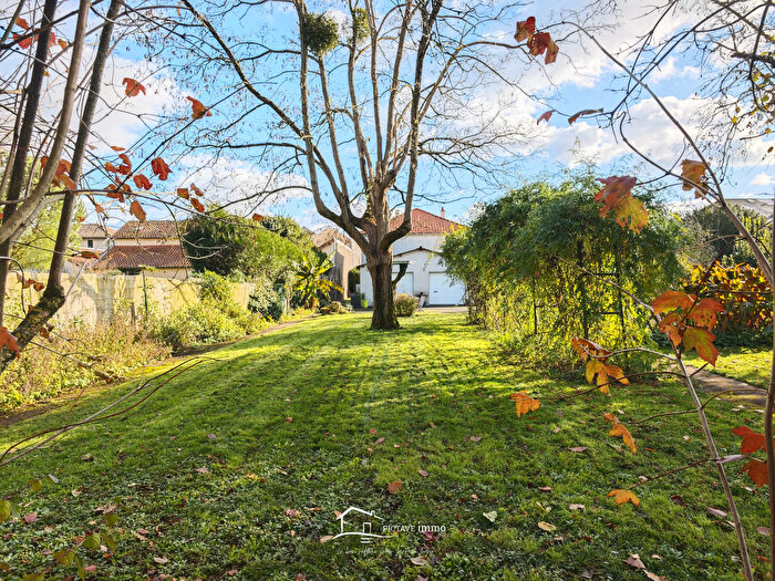 Maison à vendre - Lezay - 6 pièces - 5 chambres