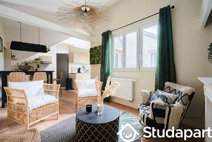 Appartement à louer - Centre Ville, Reims - 1 pièce - 3 chambres