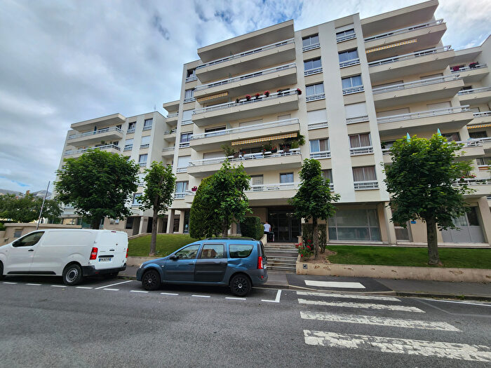 Appartement 4 pièces à Reims, Centre-ville, à louer