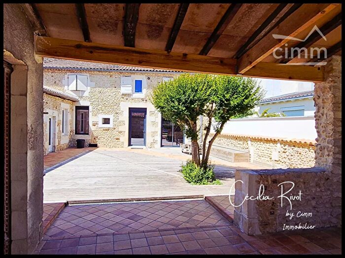 Montendre : Maison 9 pièces à vendre