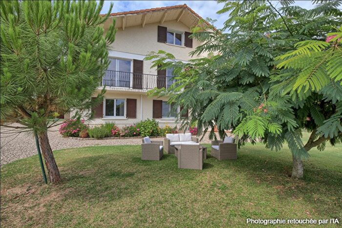 Maison à vendre - Orléat - 7 pièces - 6 chambres