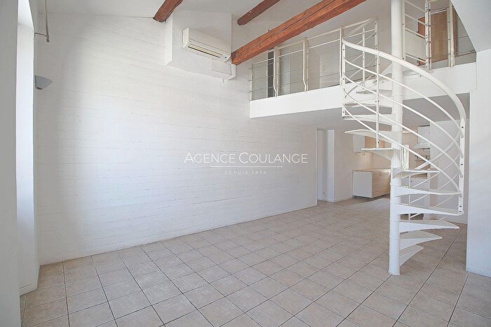 Appartement à vendre - Saint-Cyr-sur-Mer - 4 pièces - 3 chambres