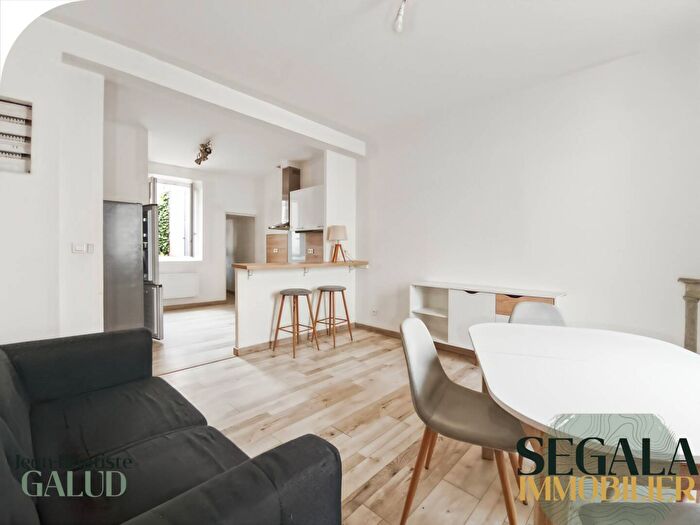 Appartement à louer - Centre Ville, Carmaux - 3 pièces - 2 chambres