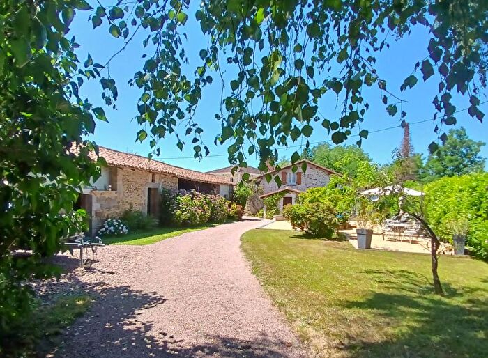 Maison à vendre - Bussière-Badil - 7 pièces - 4 chambres