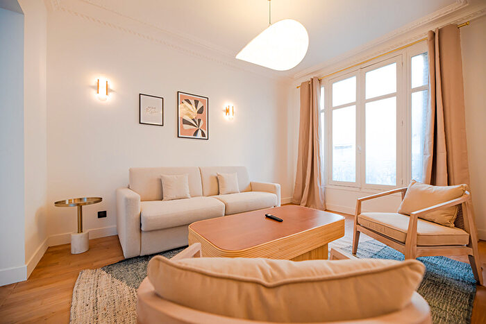 Appartement à louer - Reims, Centre-ville - 3 pièces - 2 chambres