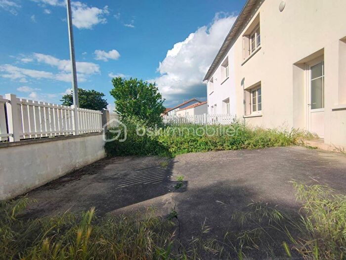 Maison 5 pièces à Saint-Hilaire-la-Palud, à louer