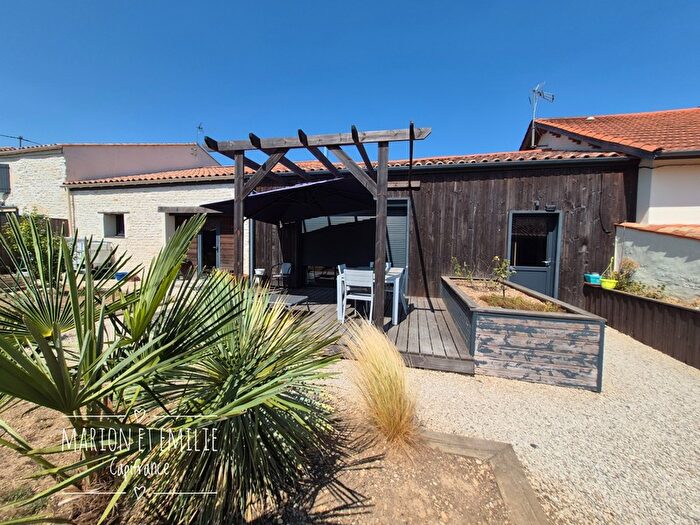 Saint-Hilaire-la-Palud : Maison 4 pièces à vendre
