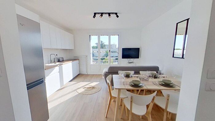 Appartement à louer - Moulin à Vent-Georges Lévy, Vénissieux - 6 pièces - 3 chambres