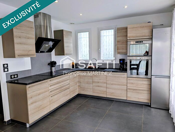 Maison à vendre - Saint-Bonnet-de-Mure - 6 pièces - 5 chambres