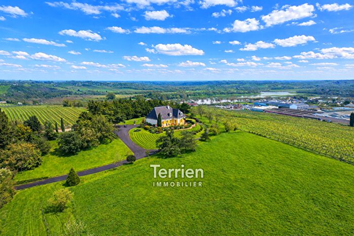 Maison à vendre - Chalonnes-sur-Loire - 8 pièces - 5 chambres