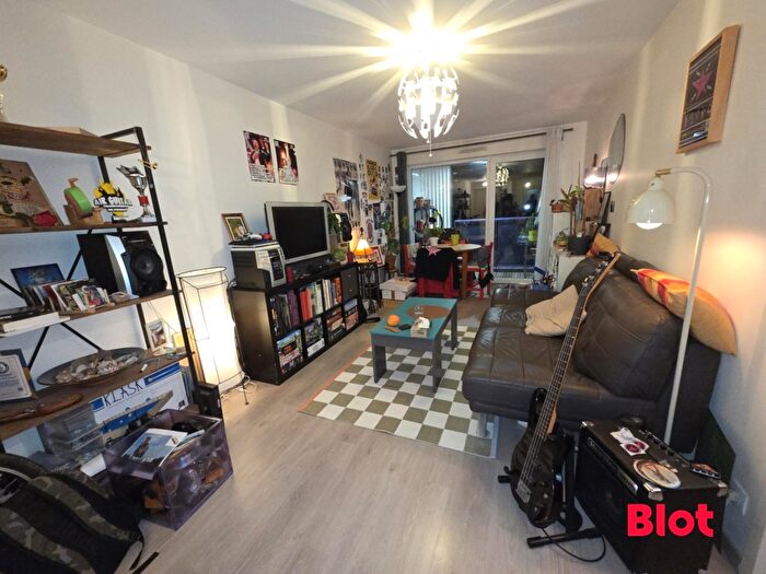 Appartement à vendre - Quartiers Sud-Ouest, Alma - 2 pièces - 2 chambres