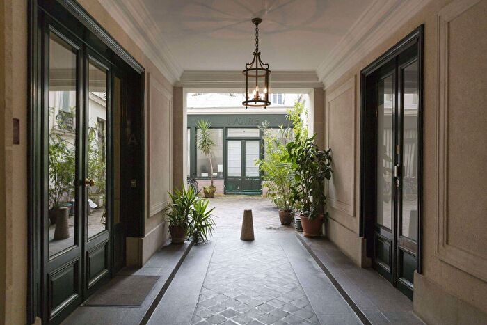 Appartement à louer - Sainte Avoie, Paris ème arrondissement - 3 pièces - 2 chambres