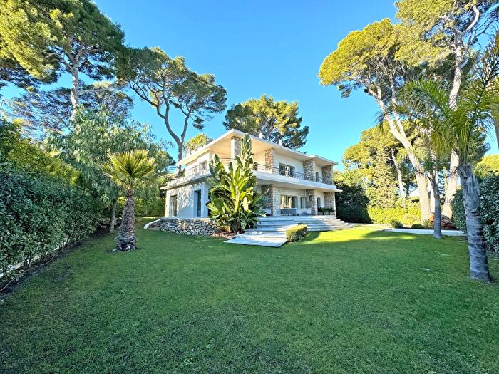 Maison à vendre - Antibes, Juan-les-Pins, Le Cap - 6 pièces - 4 chambres