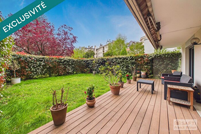 Appartement 4 pièces à vendre à Courbevoie, Hôtel de ville