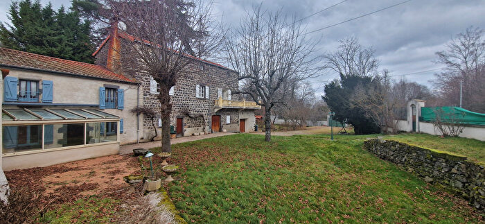 Maison à vendre - Orcines - 9 pièces - 5 chambres