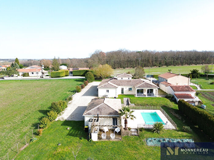 Maison à vendre - Salles-de-Barbezieux - 6 pièces - 4 chambres