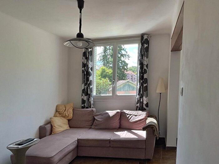 Maisons à vendre et appartements à louer - 1