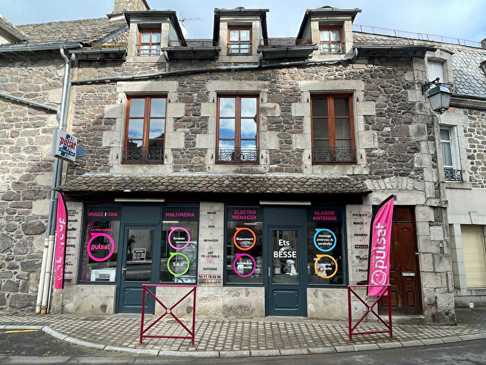 Maison à vendre - Riom-ès-Montagnes - 4 pièces - 2 chambres