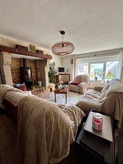 Maison à vendre - Uzel - 7 pièces - 5 chambres