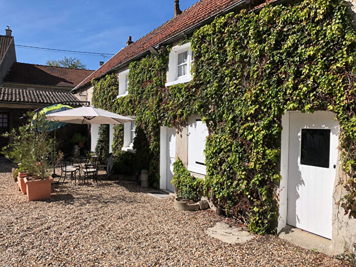 Marcilly : Maison 10 pièces à vendre
