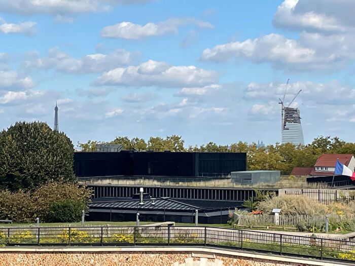 Appartement à vendre - Issy-les-Moulineaux, Les Epinettes, Le Fort, Les Hauts dIssy - 2 pièces - 1 chambre