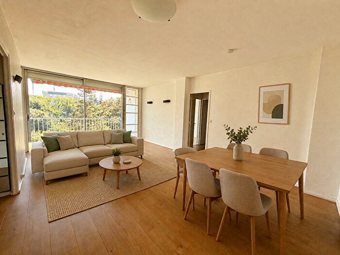 Champagne-au-Mont-d'Or : Appartement 4 pièces à vendre