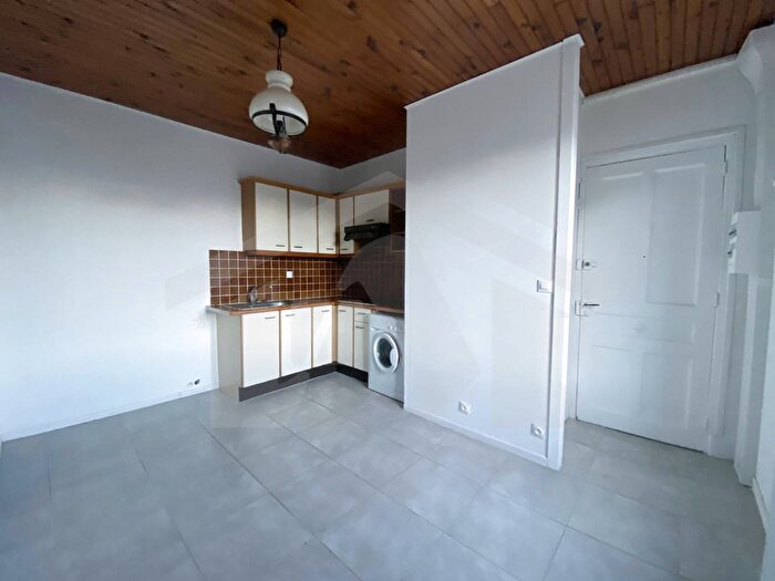 Appartement à louer - Mairie, Fontaine - 2 pièces - 1 chambre