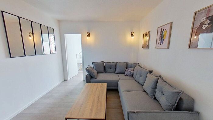 Appartement à louer - Le Bachut, Lyon ème arrondissement - 5 pièces - 2 chambres