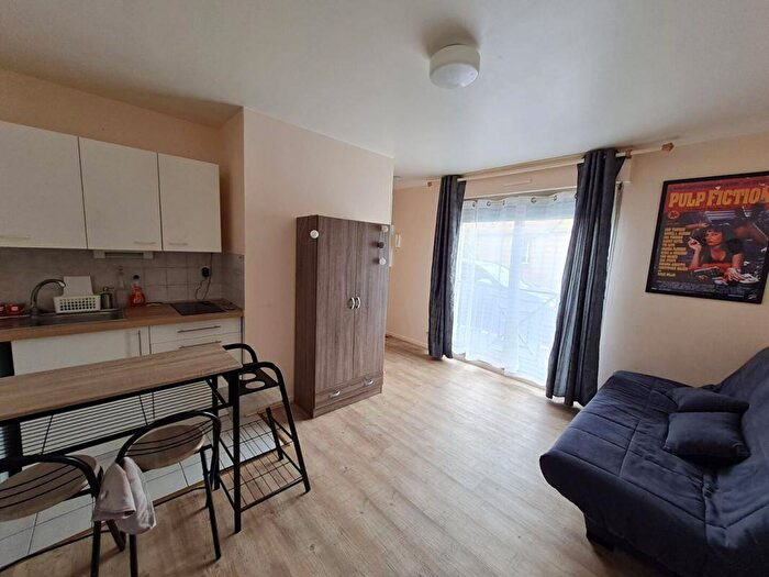 Appartement à louer - Saint Michel, Évreux - 1 pièce