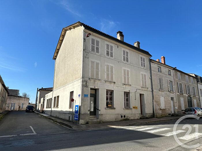 Maison à vendre - Chef-Boutonne - 7 pièces - 3 chambres